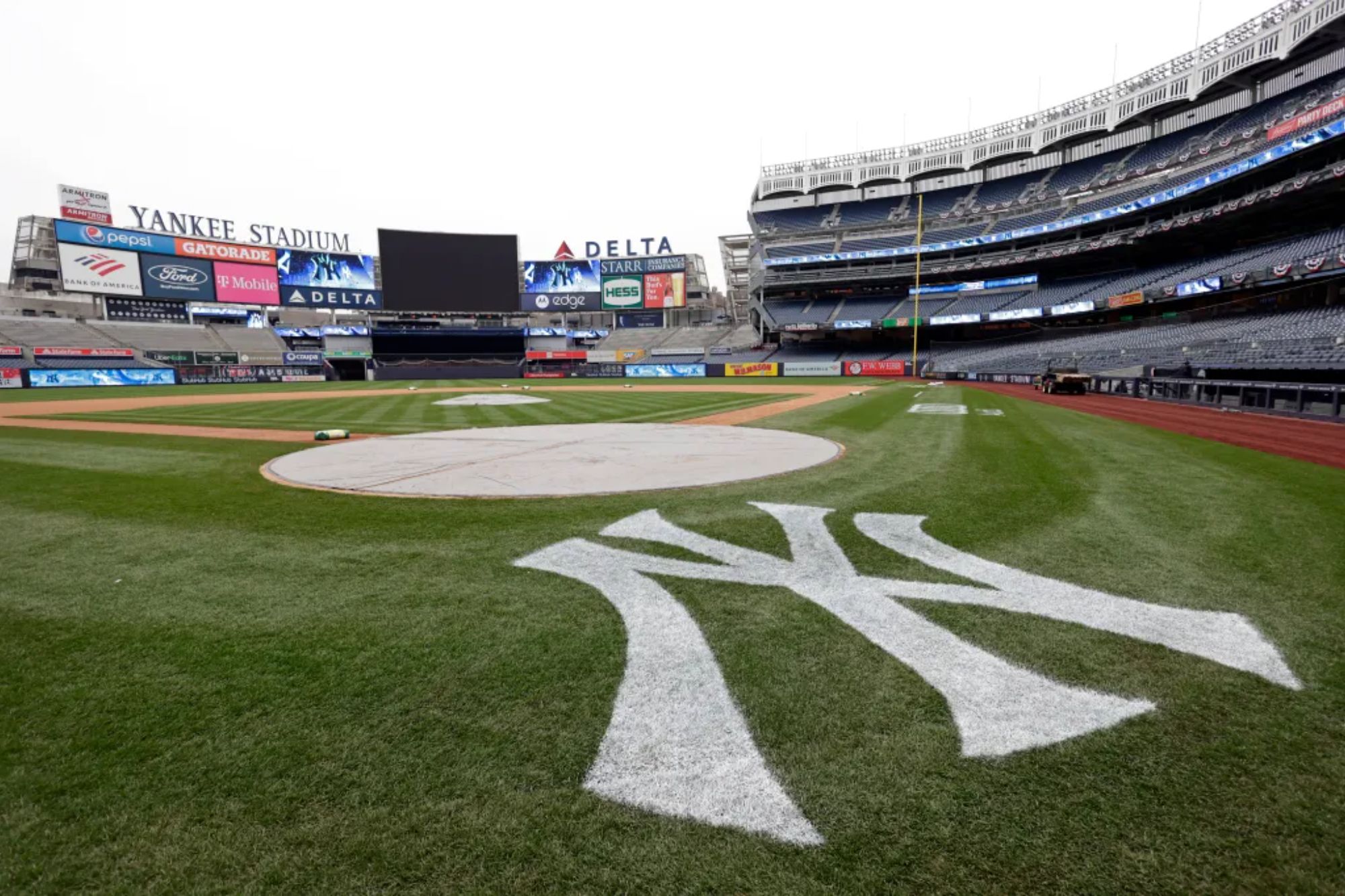 Yankee fans face blackout as Opening Day nears amid contract feud ...