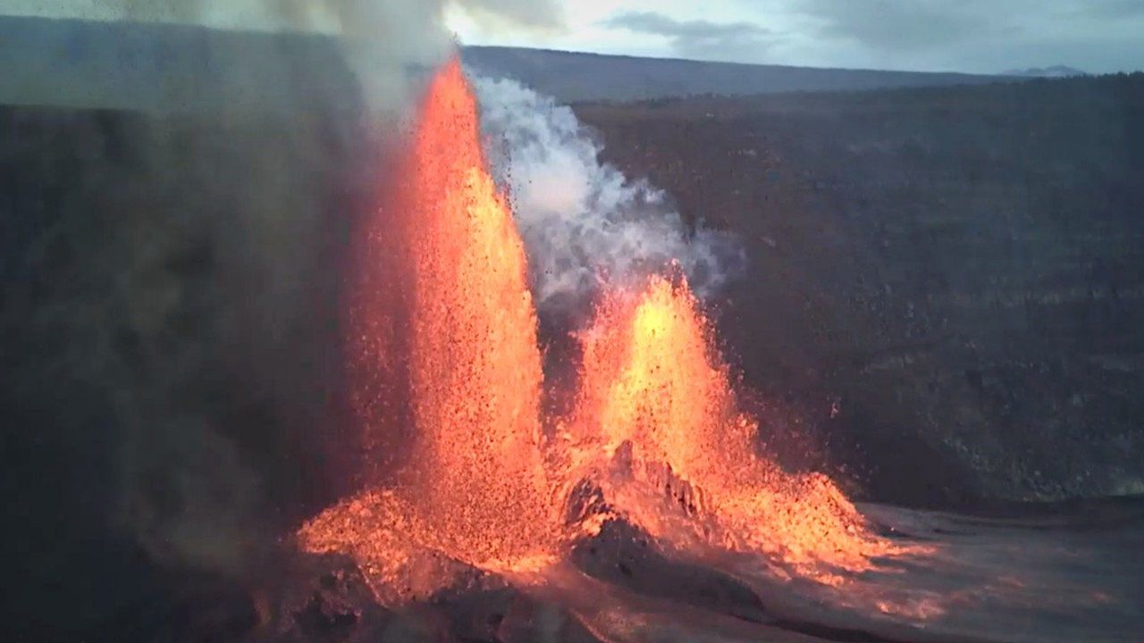 Timelapse captures Kīlauea's spectacular 650-foot lava fountains