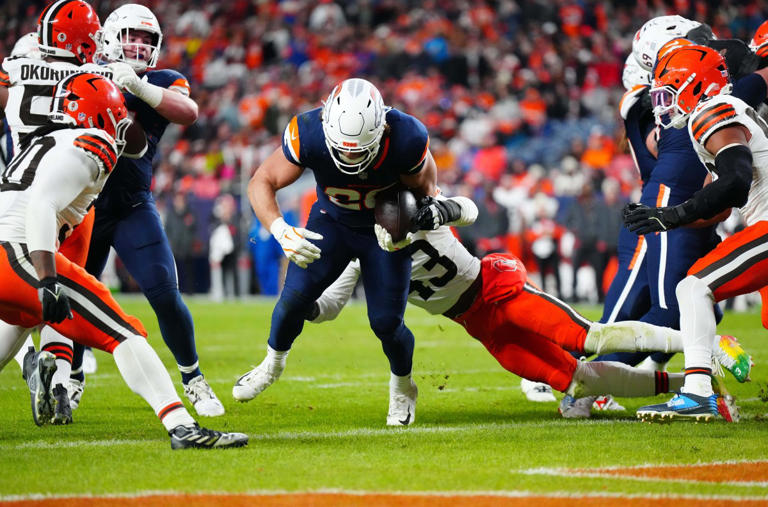 Broncos Re-Sign Starting Fullback