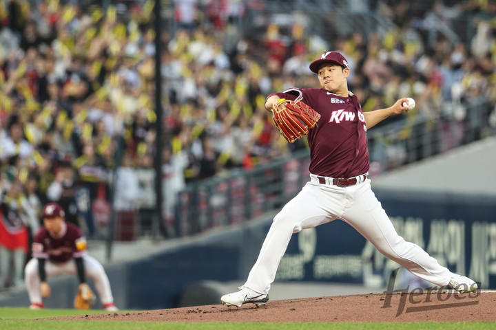신인 정현우의 역사적 '5이닝 122구'...前 SSG 최경태 "엄청난 투수 탄생 알리는 자양분"
