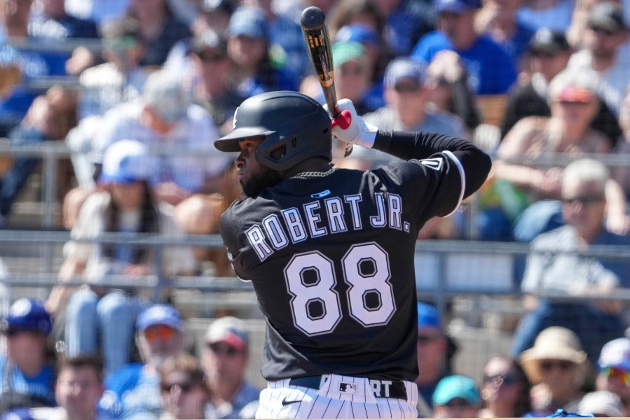 Report: White Sox trade Luis Robert Jr. to the Mets for 2 players