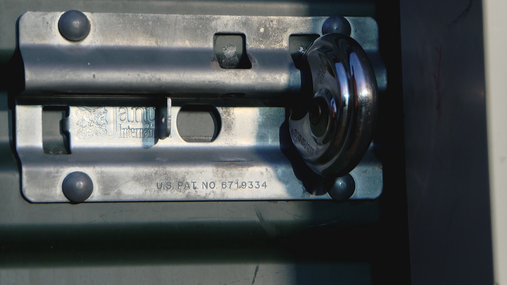 Remains of three people found in Mississippi storage unit