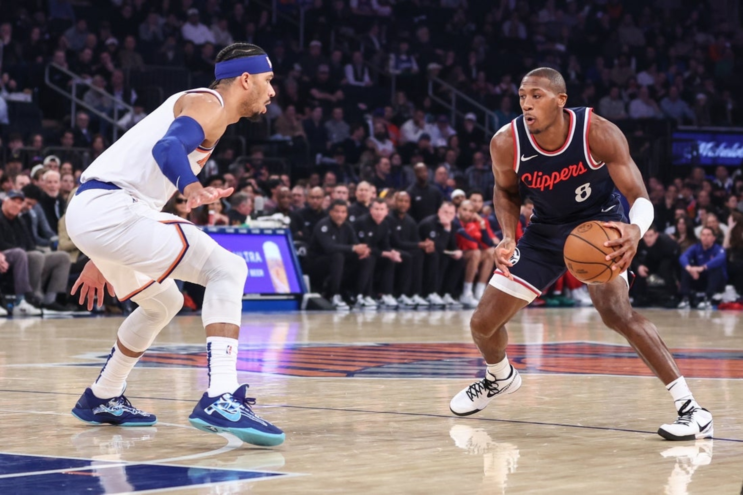 Hot shooting in 3rd quarter lifts Clippers past Knicks