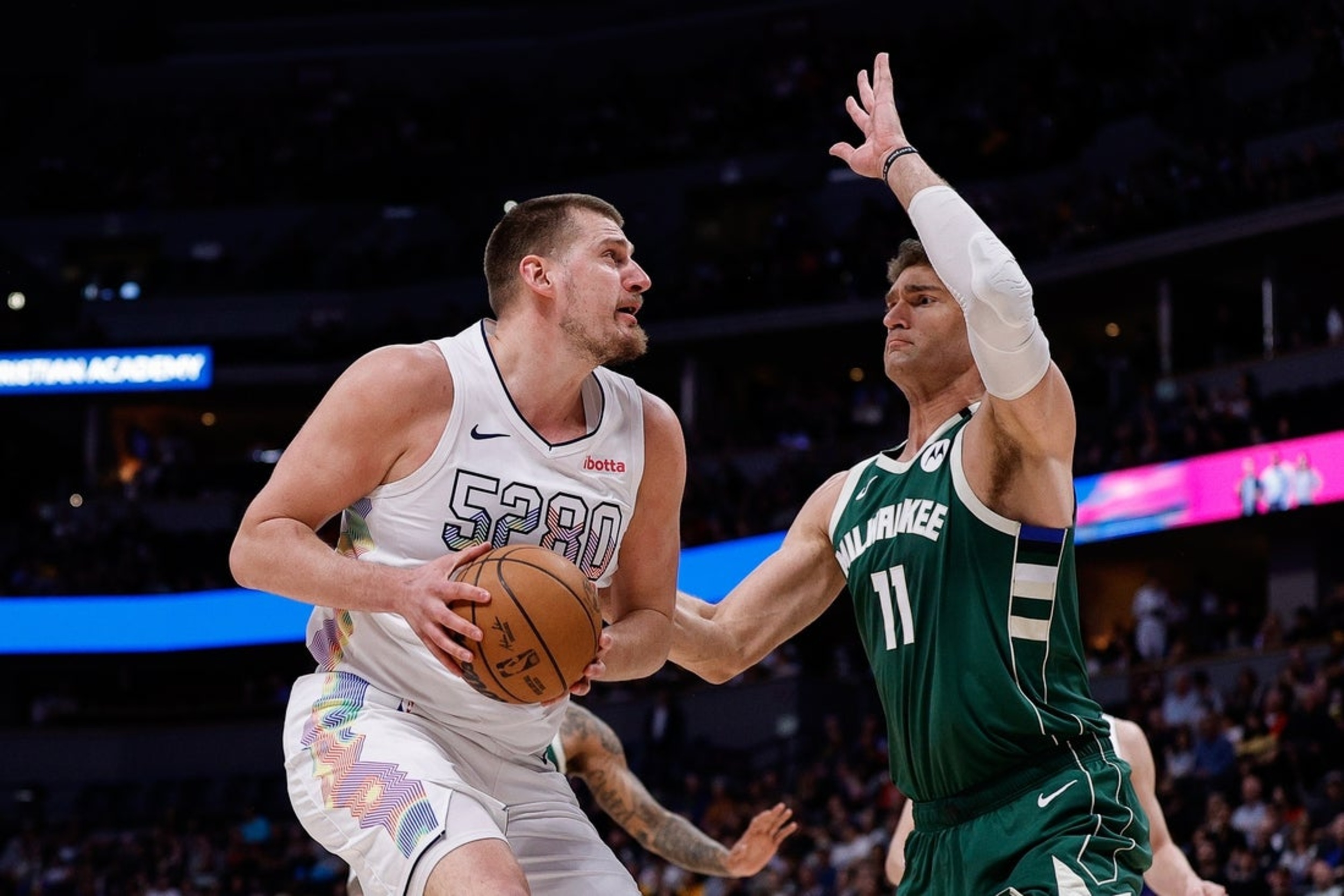 Nikola Jokic returns from injuries, helps Nuggets put away Bucks