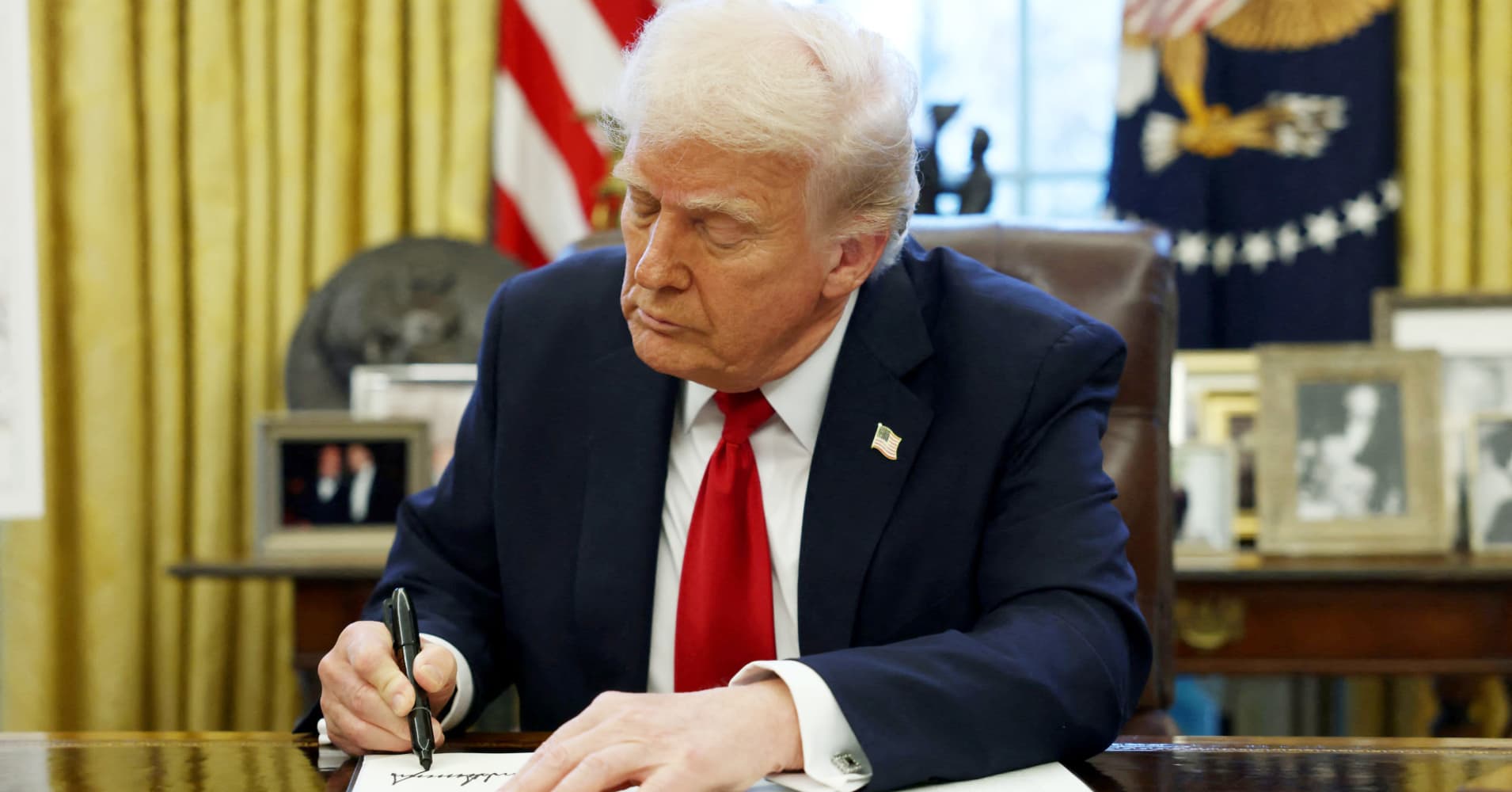 Trump threatens 'far larger' tariffs if EU and Canada unite to do ...