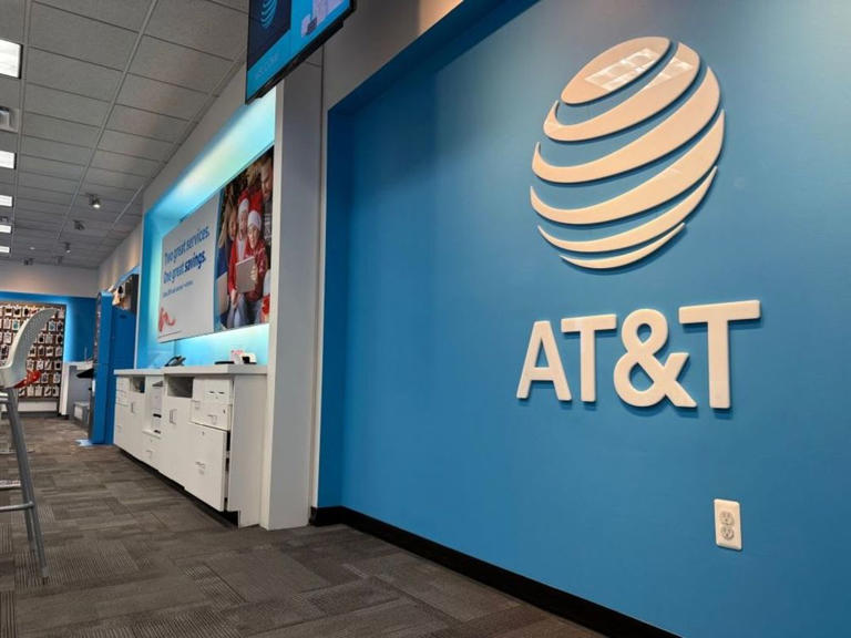 AT&T Is Best-Performing Large-Cap Telecom Stock This Year But Retail ...