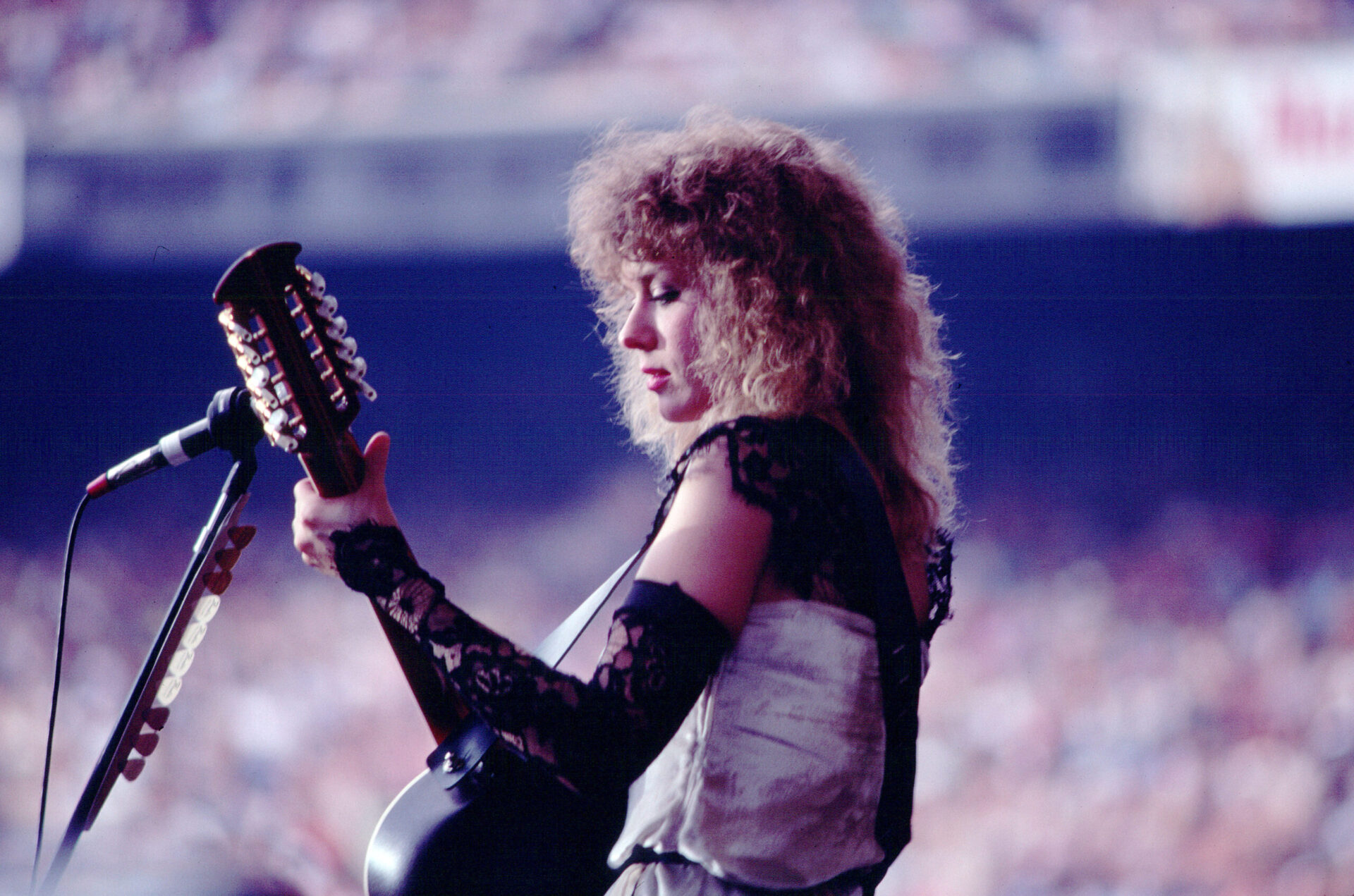 Fans Criticize Heart's Nancy Wilson After She Says Being American Is ...