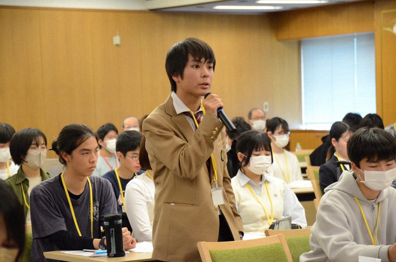 Students from across Japan submit over 20,000 anti-nuke signatures to ...