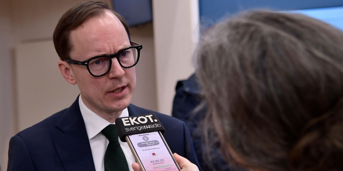 Ministern om aktieköpet: “Visste inte vad vi beslutade om”