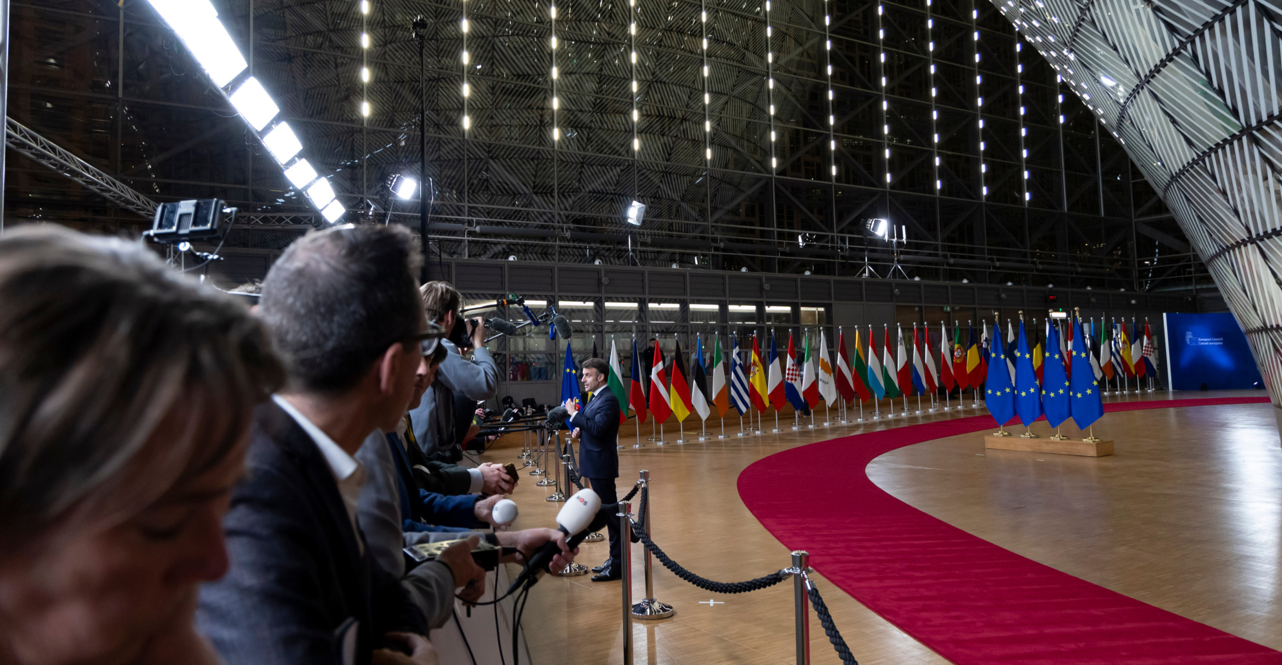 L'UE consiglia alle famiglie di preparare kit di emergenza a causa ...