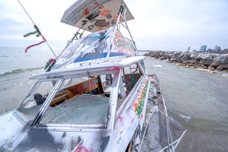 Salvage guy says it's time for Milwaukee mayor to get involved in ...