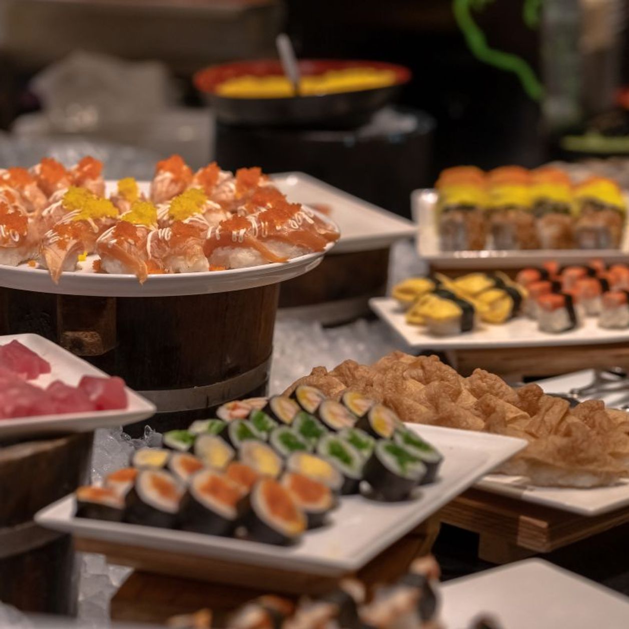 Ce méga buffet à volonté propose "43 buffets, des sushis, de la cuisine ...