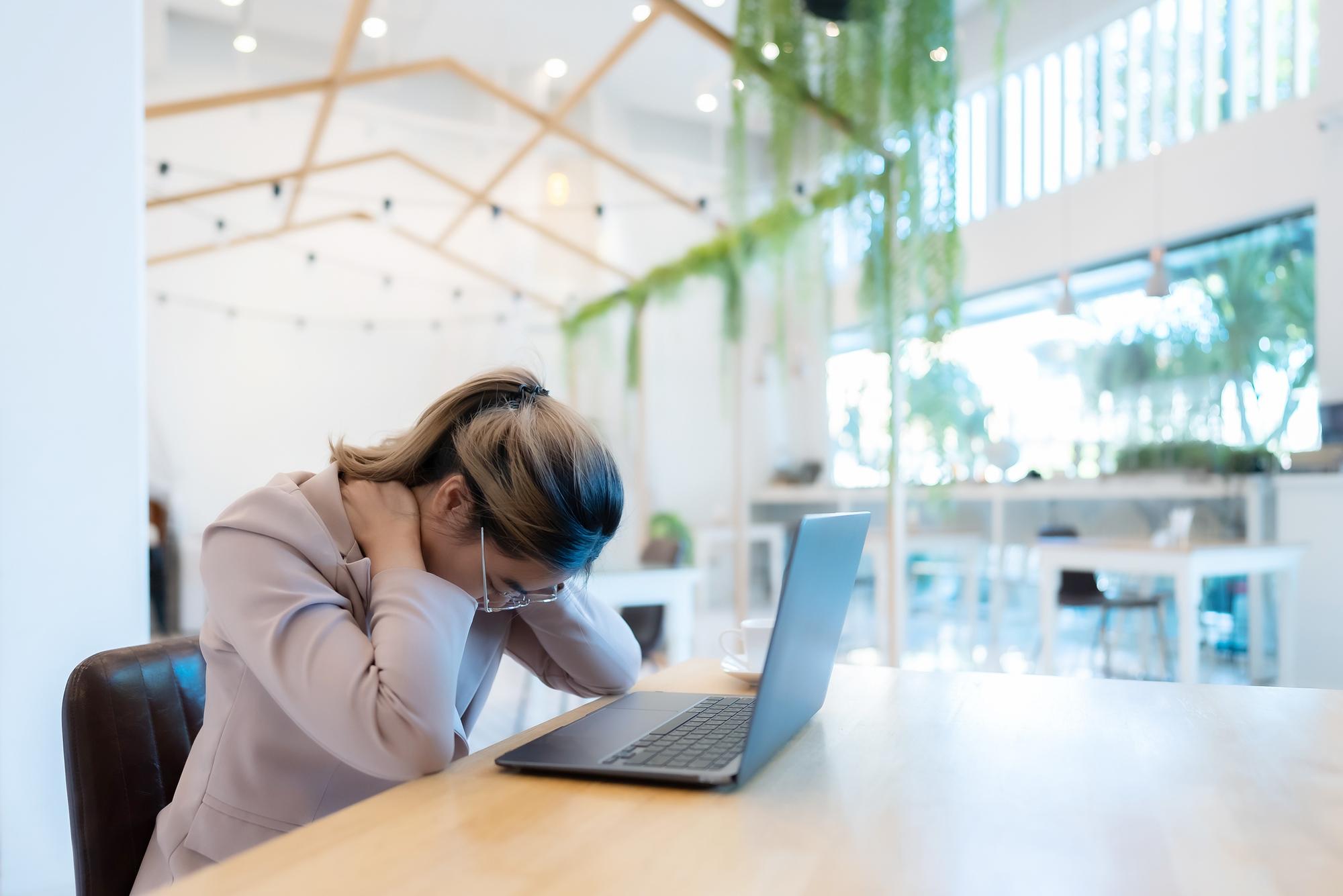 Dr's Casebook: Think about posture when working at the computer