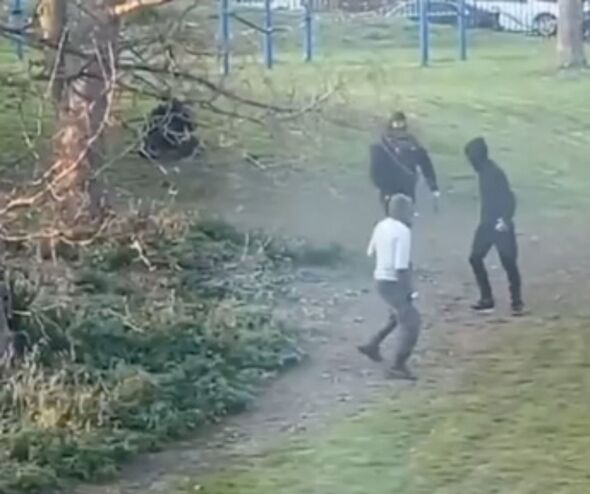 Horrific footage shows hooded gang armed with machetes attacking lone ...