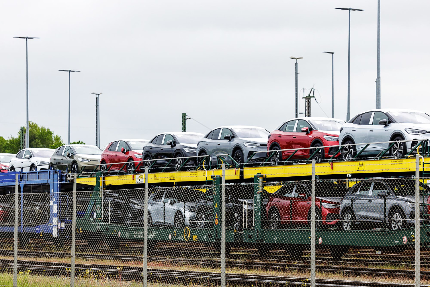 Trump threatens ‘far larger’ tariffs on E.U. and Canada if they unite ...