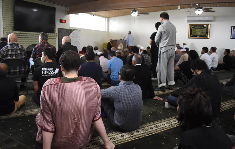 Green card deportations sow uncertainty in county mosques, other ...
