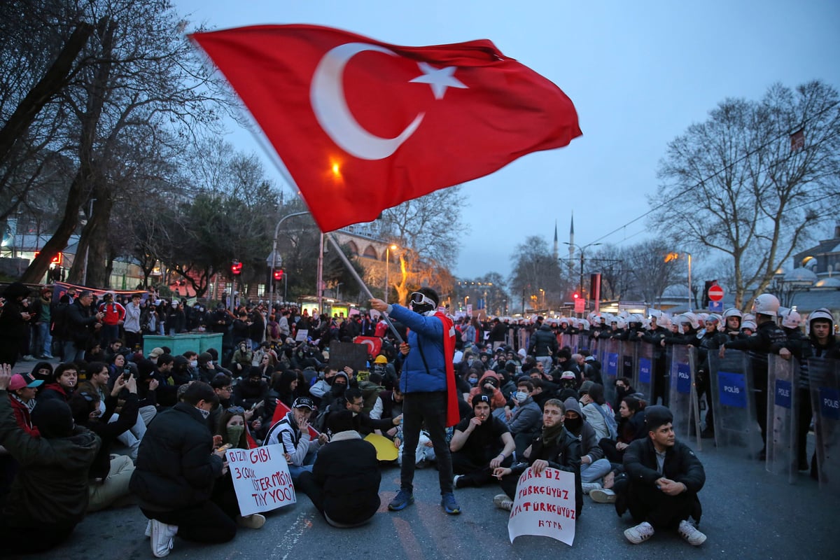 Turkey protests: Police turn pepper spray and water cannons on young ...