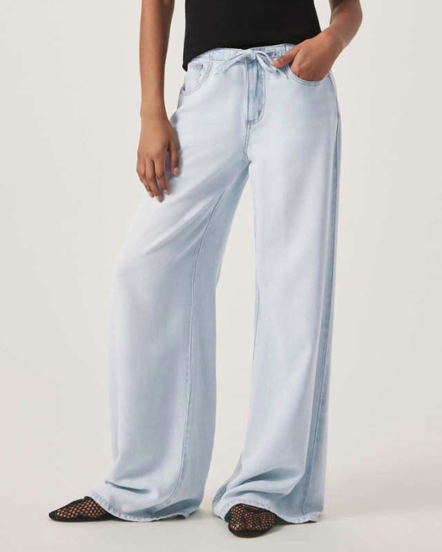 Drawstring Jeans Are Everywhere: Shop 2025's Comfiest Denim Trend
