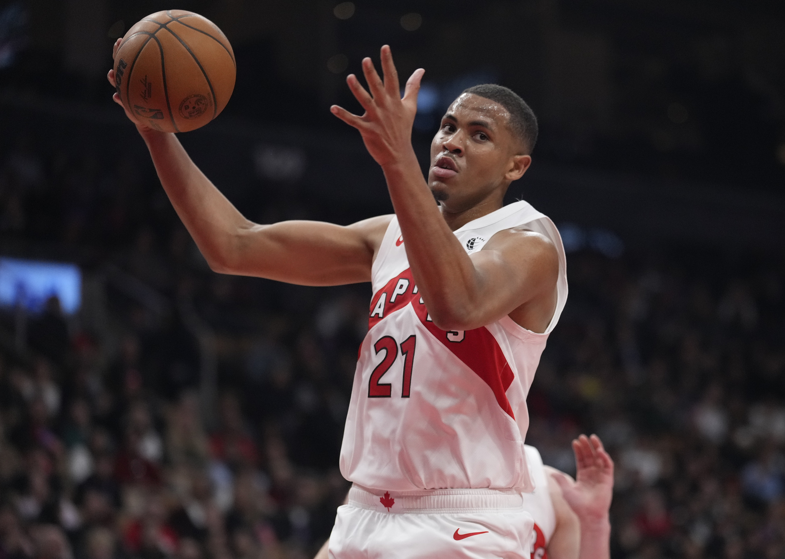Orlando Robinson Scores 23 in Raptors’ 116-86 Win Over Nets
