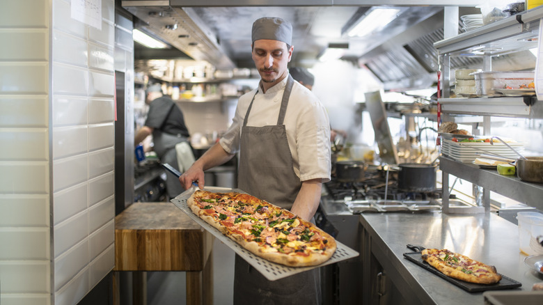 What Is Italian Pinsa, And What Makes It Different From Pizza?