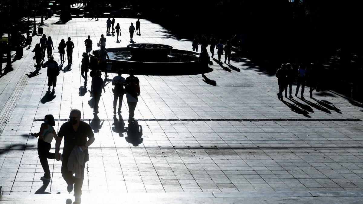 Αύξηση κατώτατου μισθού: Πόσο κερδίζουν οι εργαζόμενοι - Τρία παραδείγματα