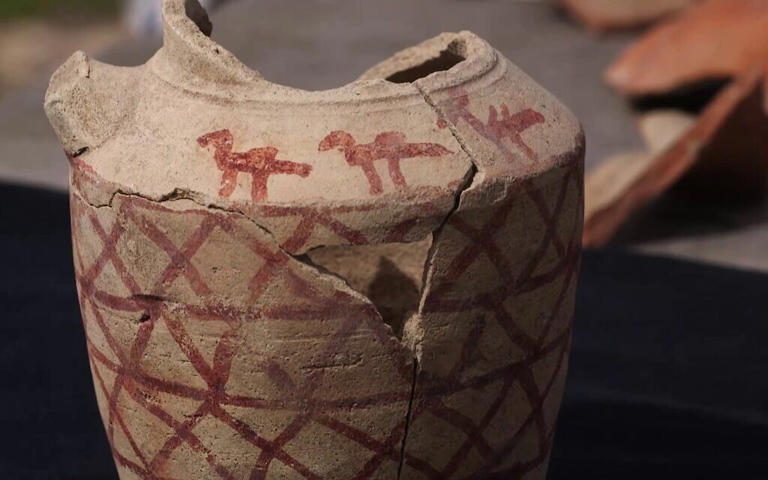 Archaeologists in Negev unearth 1,200-year-old jug decorated with camels