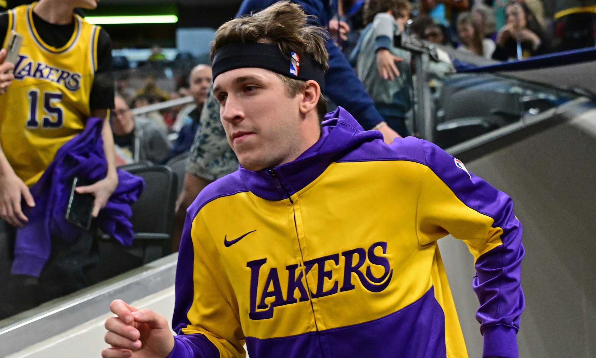 Lakers' Austin Reaves helps brother reveal baby's gender with special ...