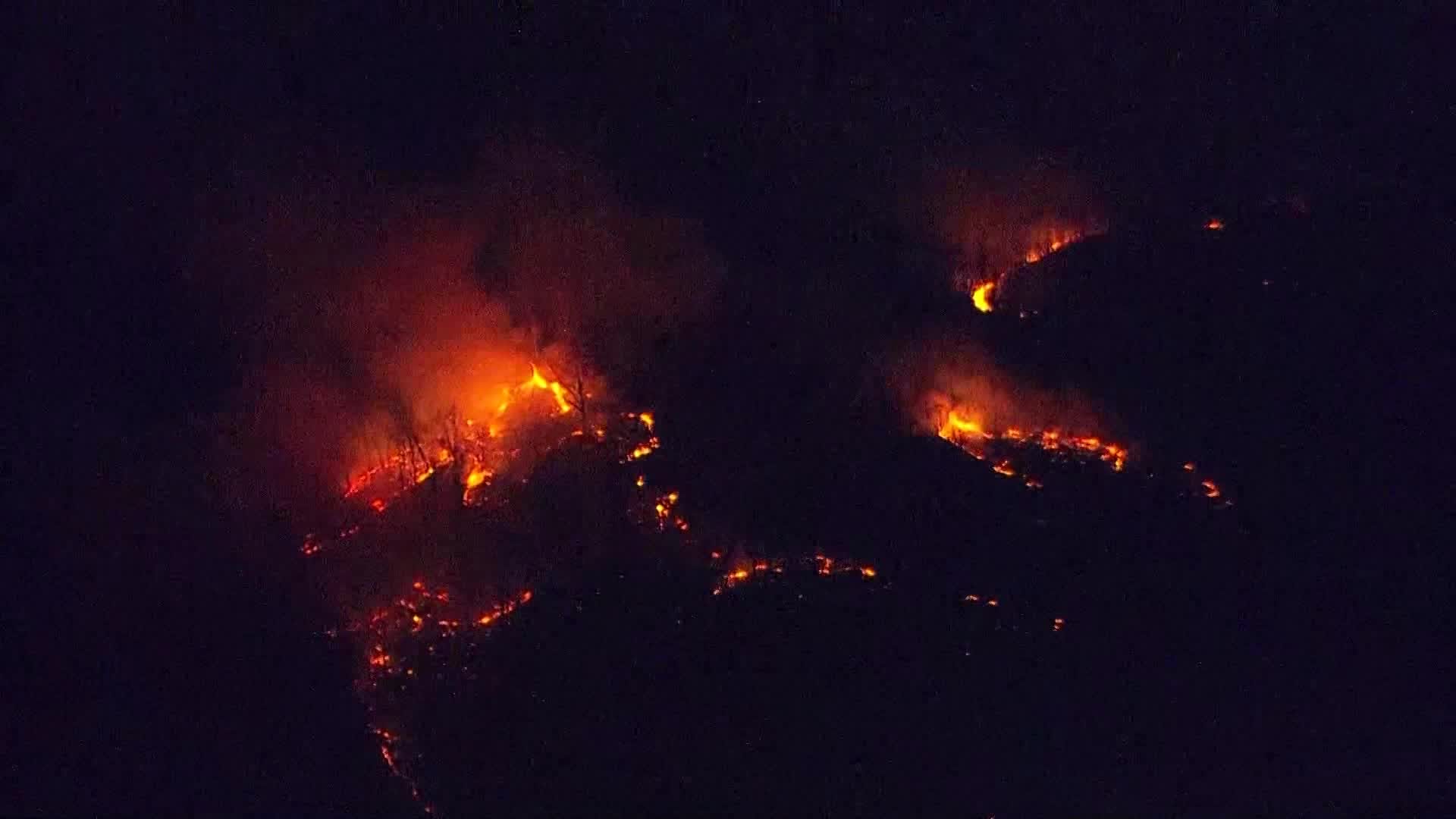 Aerial video of Table Rock wildfire early Thursday morning