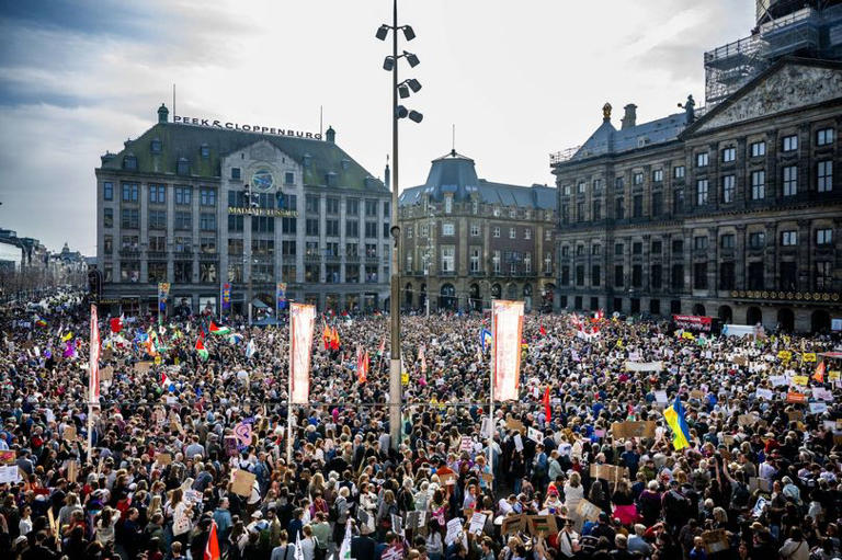 Amsterdam stabbing: Several people injured after horror attack in Dam ...