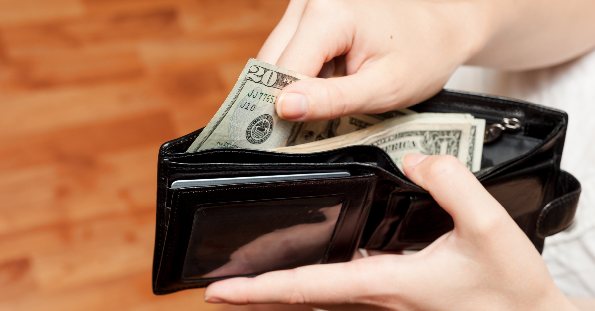 10 Easy Money Habits That Quietly Build Big Savings