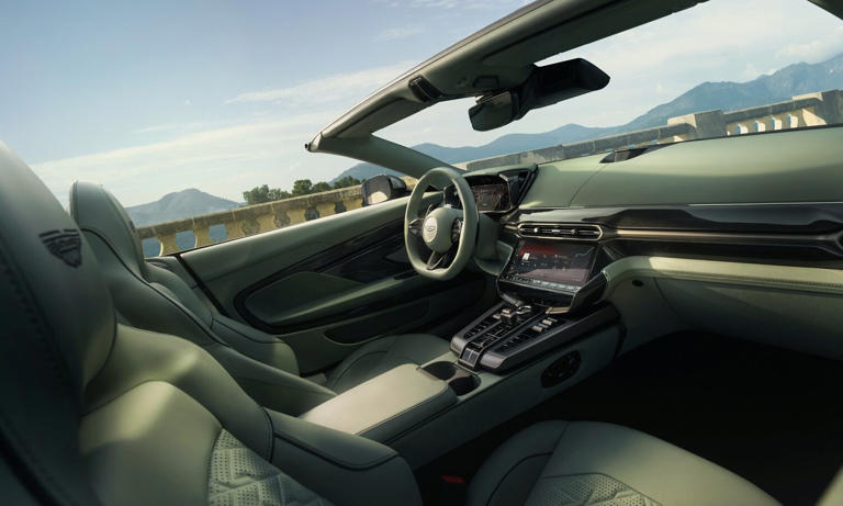 Aston Martin desvela el Vanquish Volante, un descapotable de 835 CV y 345 km/h