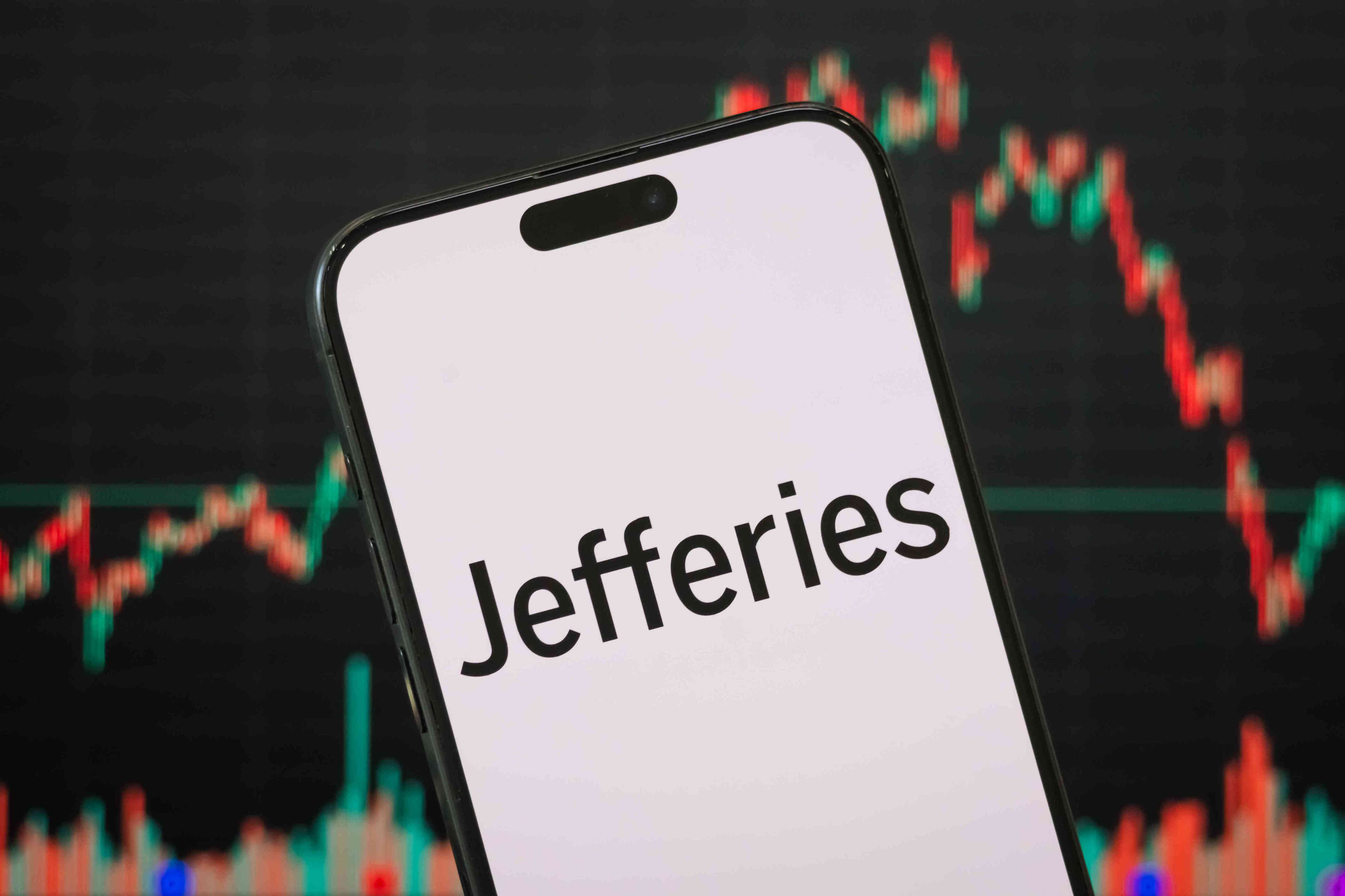 Jefferies Stock Slips as Profit Falls Short Amid US Policy Uncertainty