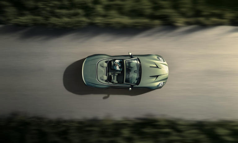 Aston Martin desvela el Vanquish Volante, un descapotable de 835 CV y 345 km/h