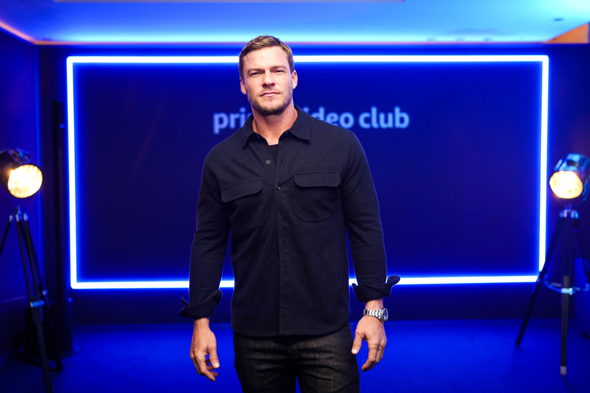 Alan Ritchson Maintains His Impressive Jack Reacher Physique With a ...