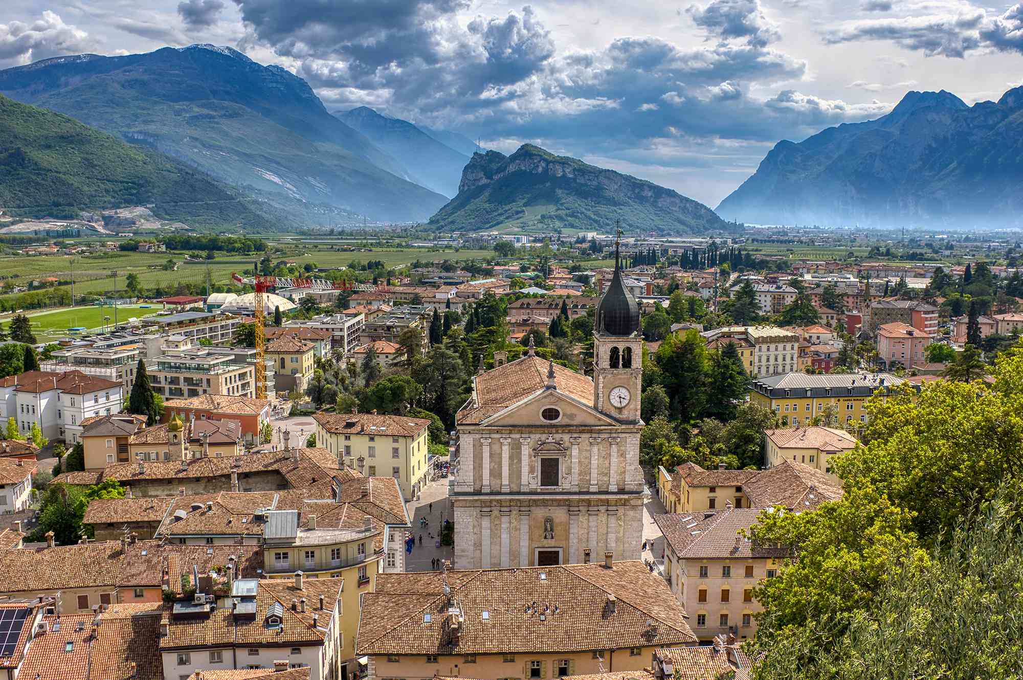 This Italian Region Will Pay You Up to 100,000 Euros to Move There—but ...