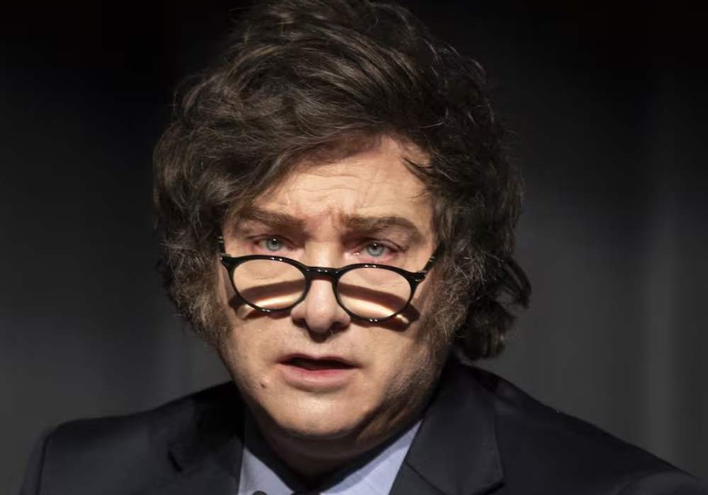 Argentina se endeuda con el FMI y los memes apuntan a Milei