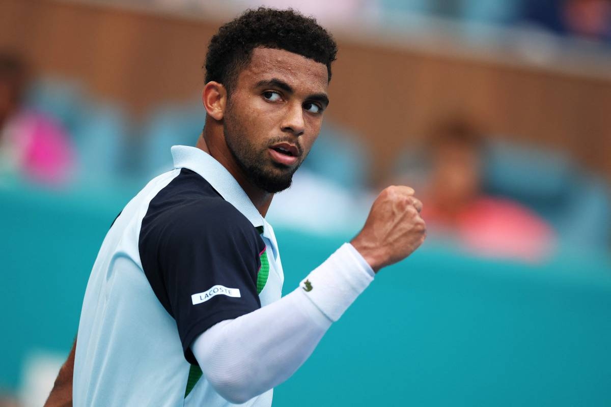 Fils upsets Zverev to reach semis in Miami