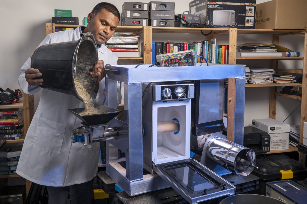 Scientist invents device that could help humans survive on the Moon