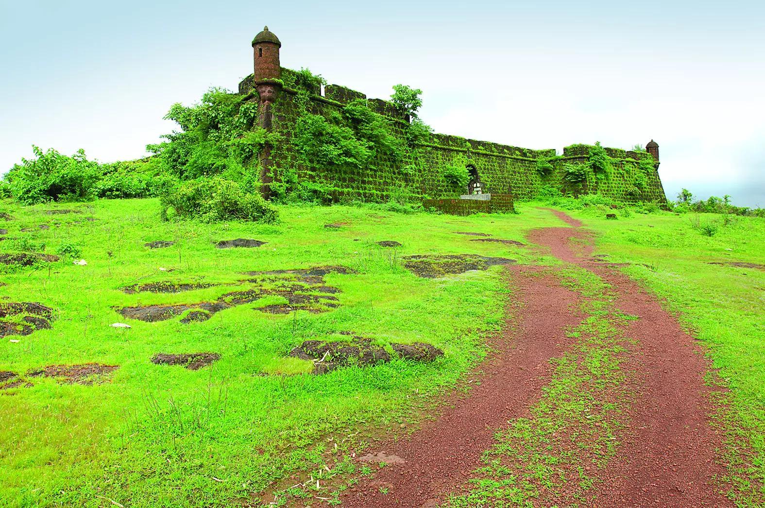 Supply stonewall: Corjuem fort restoration faces laterite sourcing ...