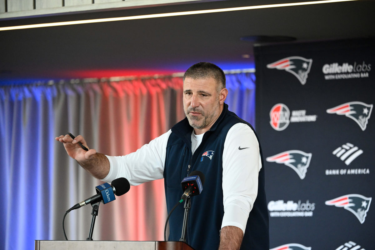 Mike Vrabel shares his thoughts on the Patriots defensive additions