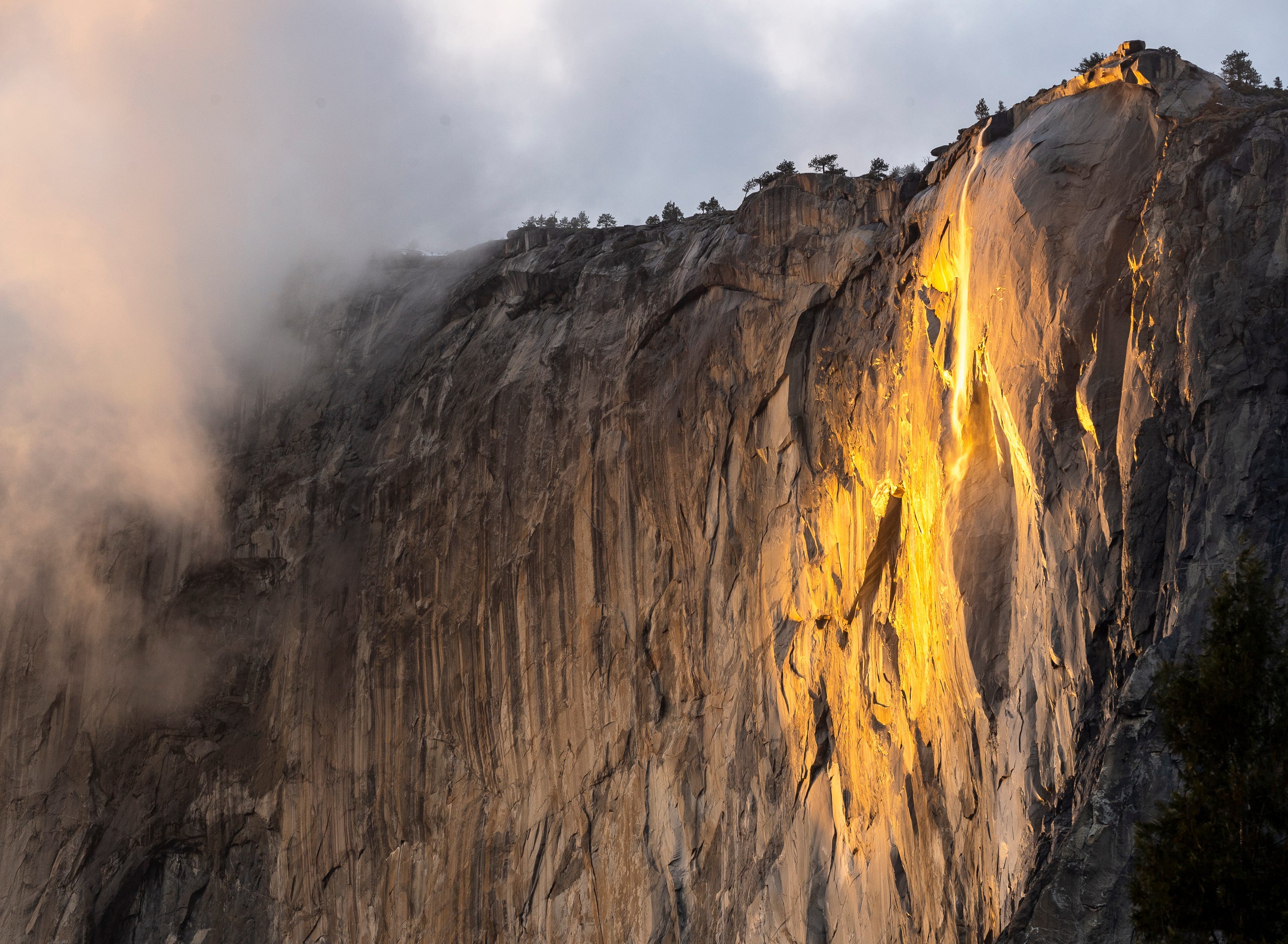 National park ends its reservation requirement to see Yosemite 'Firefall'