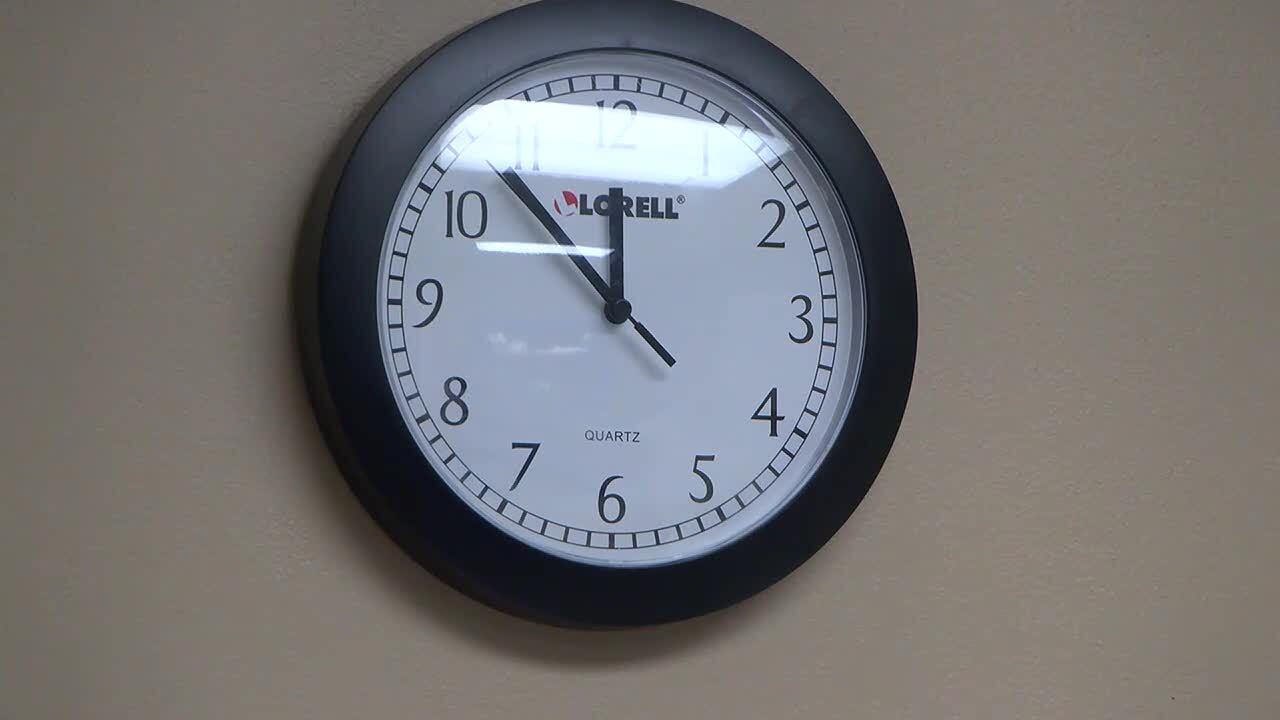 Senators hear testimony on permanent standard time bill