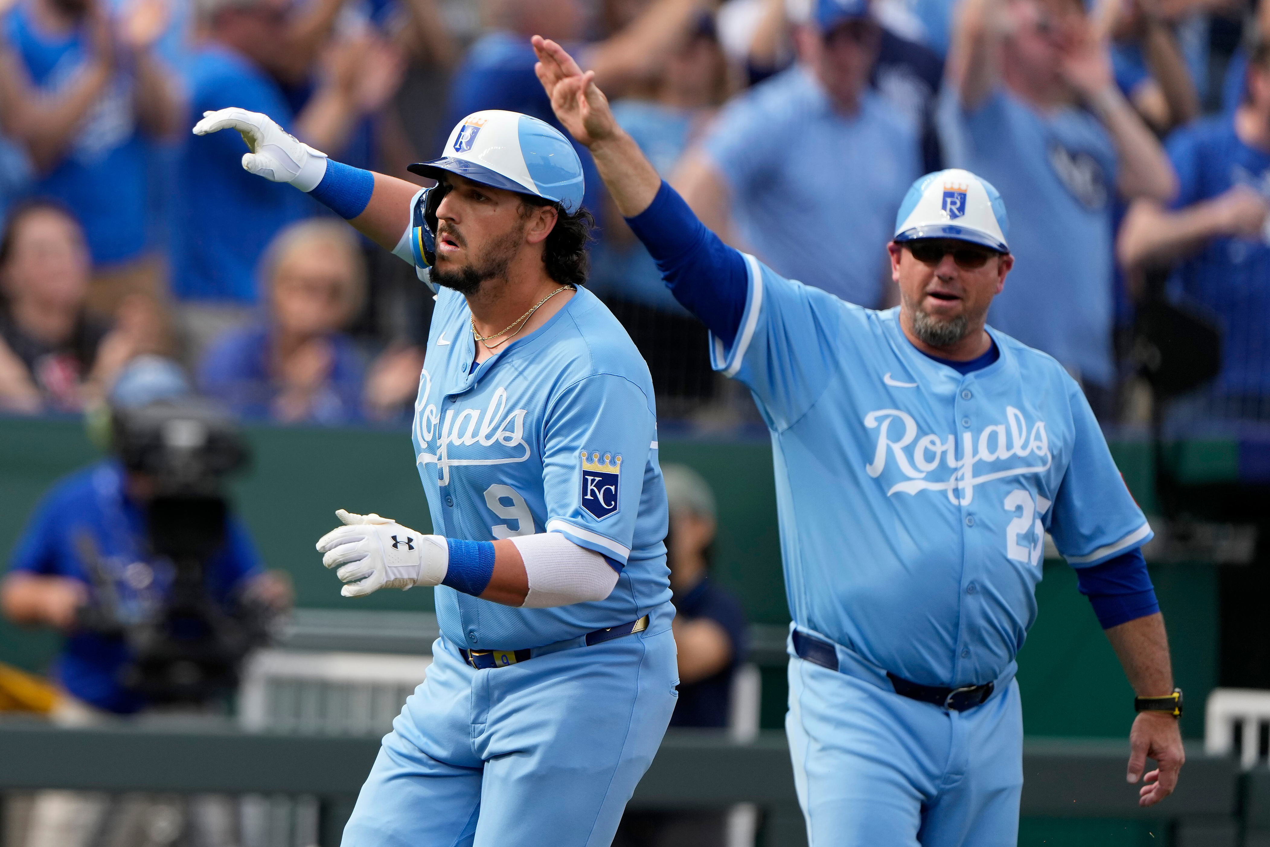LIVE BLOG: Royals fall to Guardians 7-4 in extra innings on Opening Day