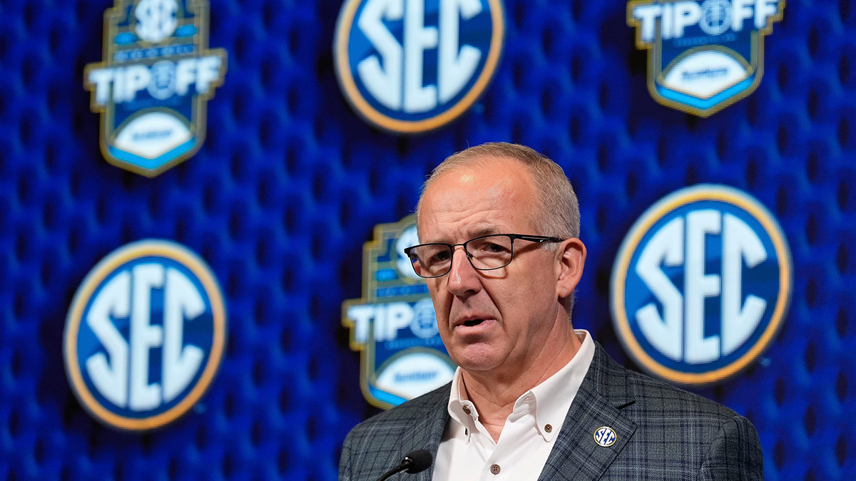 SEC Commissioner credits ex-Big East Commissioner for rebuilding SEC ...