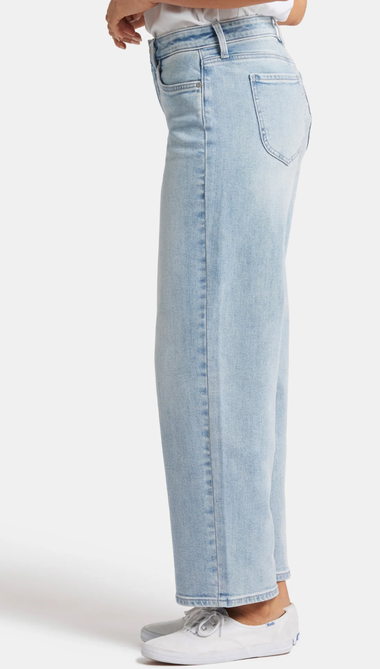 The Best Jeans To Wear If You Have Muffin Top