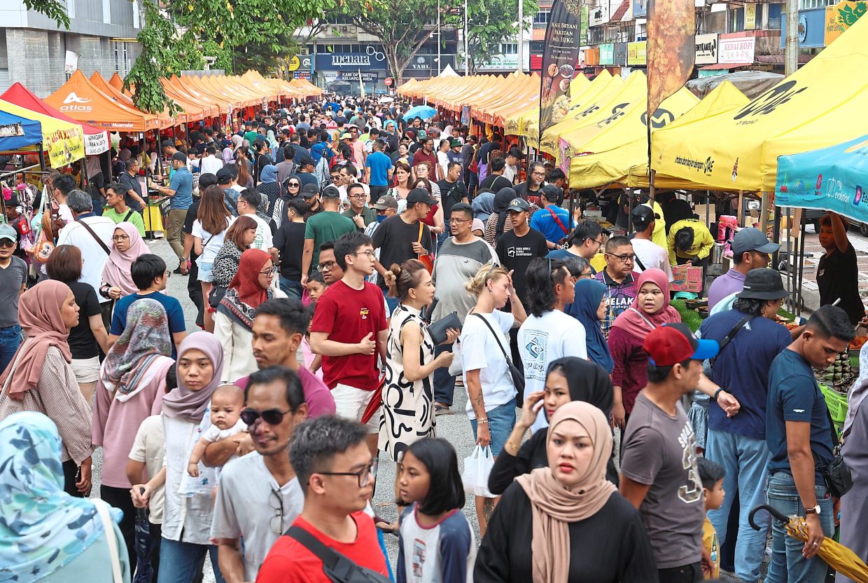 Ramadan bazaars unite Malaysians