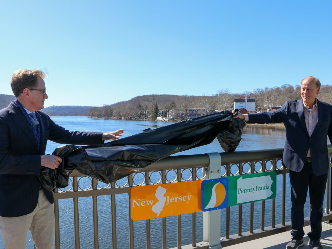 Mayors Unveil State Line Signage On The New Hope-Lambertville Bridge