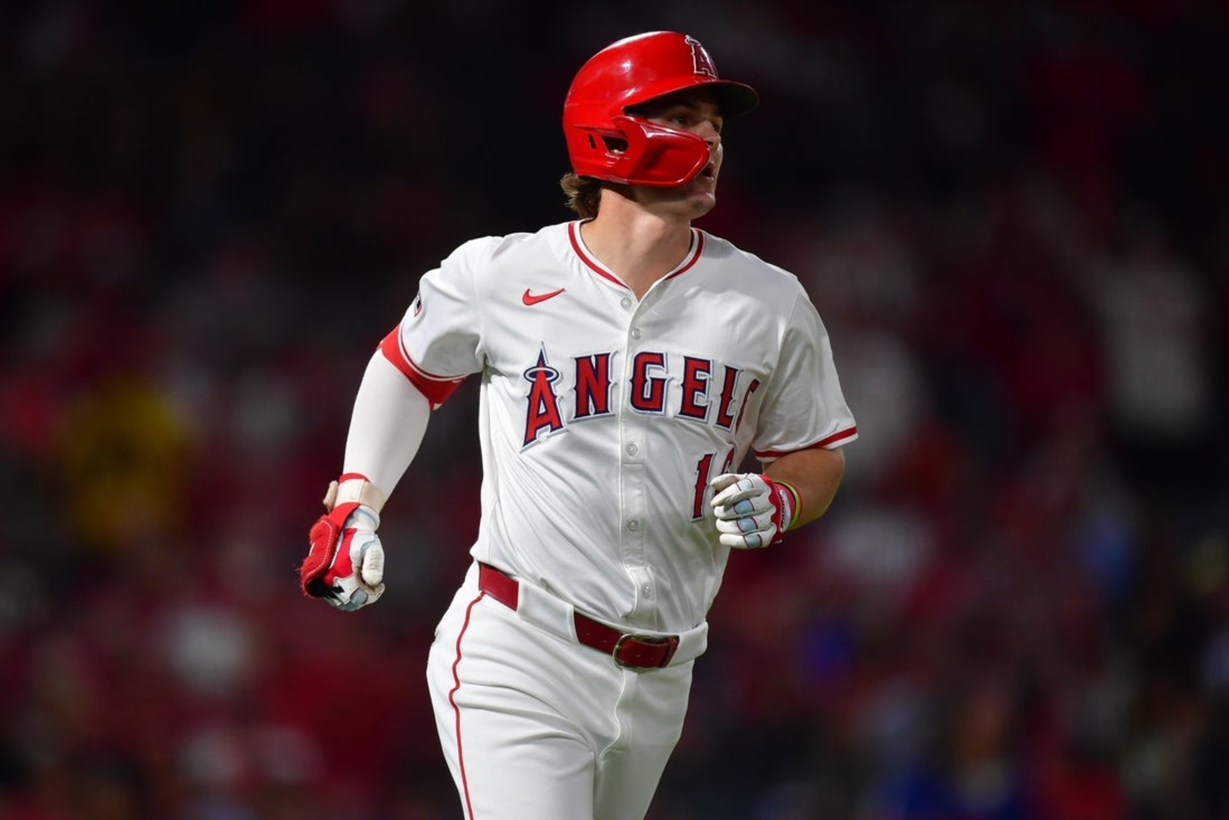 Rockies add free-agent OF Mickey Moniak to Opening Day roster