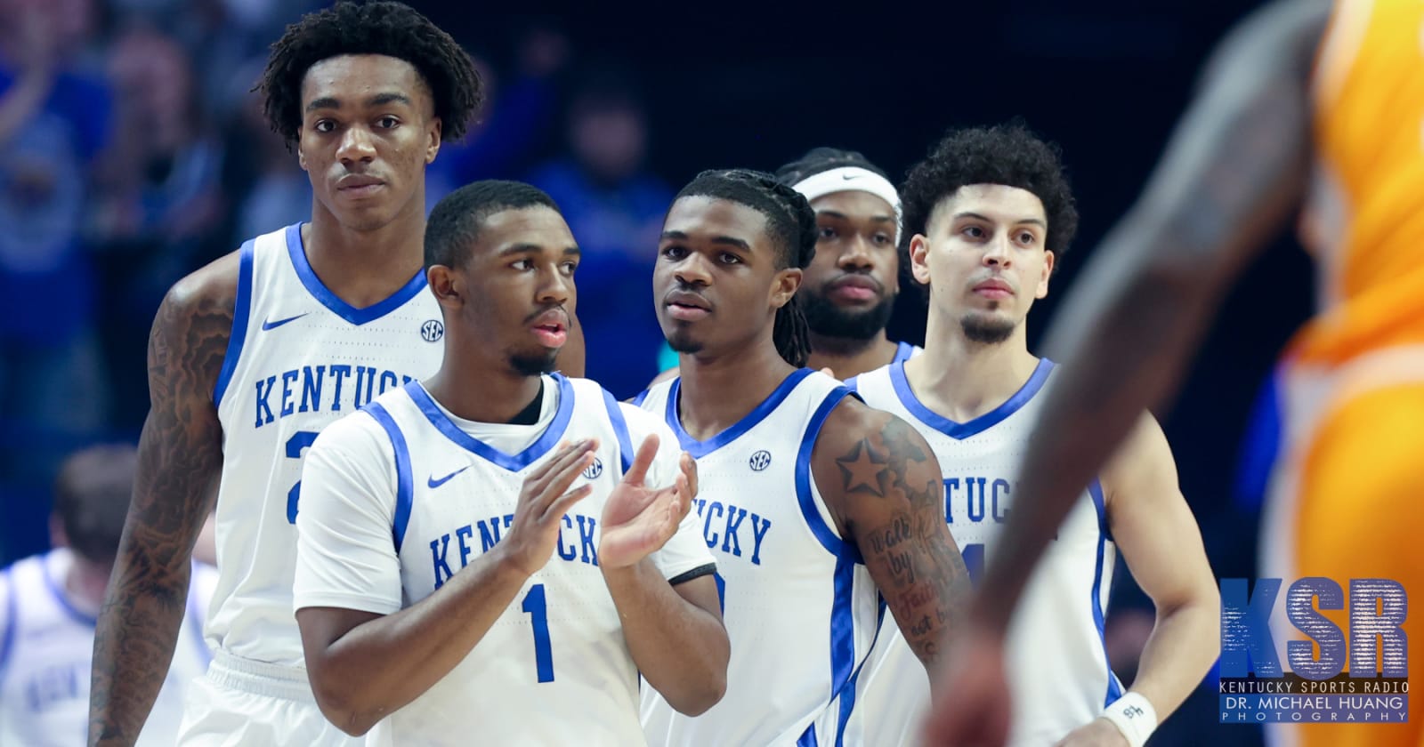 Kentucky players react to Zakai Zeigler flipping off Kentucky logo: ‘It ...