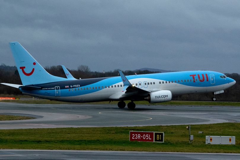 TUI plane makes emergency landing at Manchester Airport